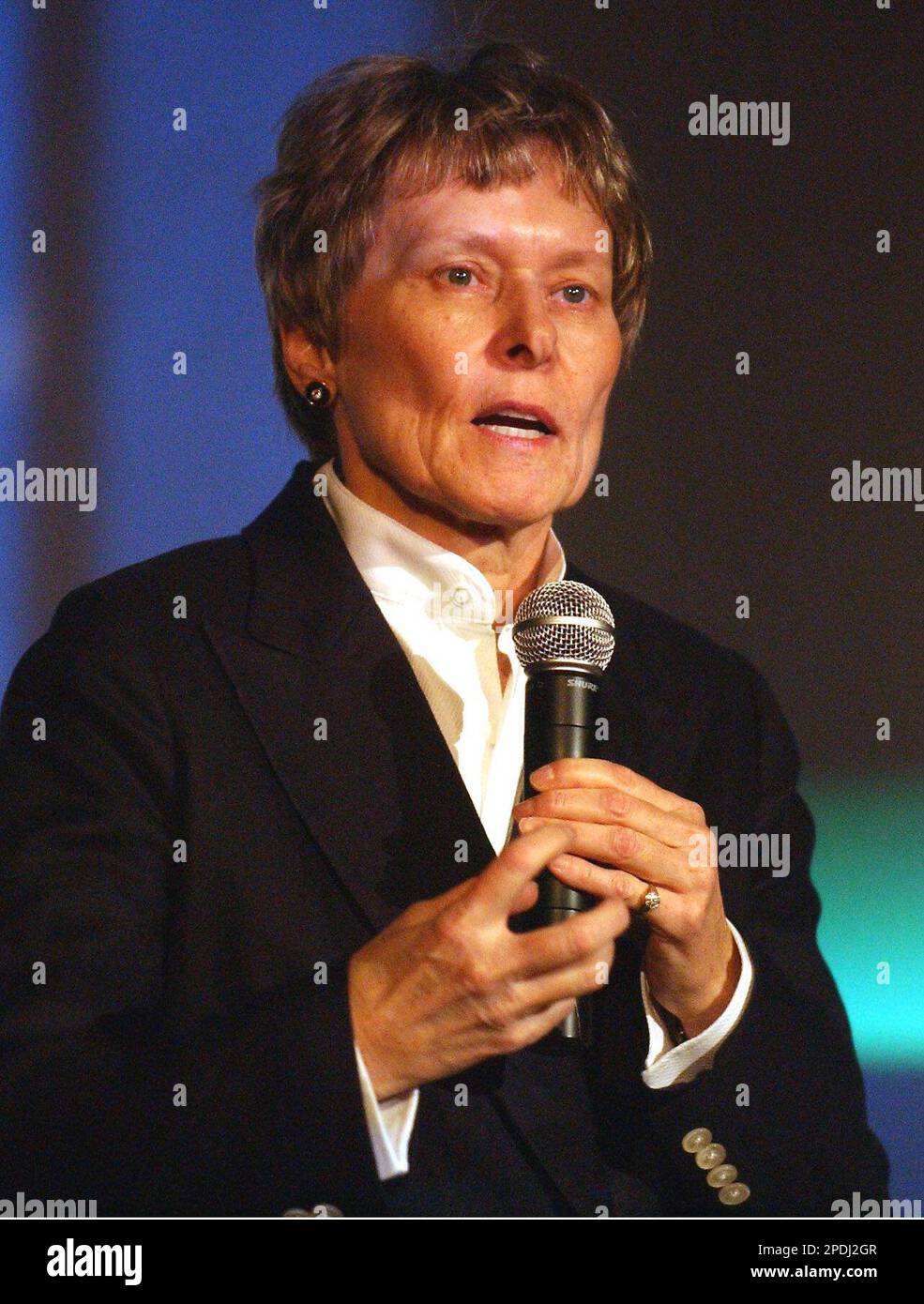 The world's first Neurologist in space Dr. Roberta Bondar delivers her ...