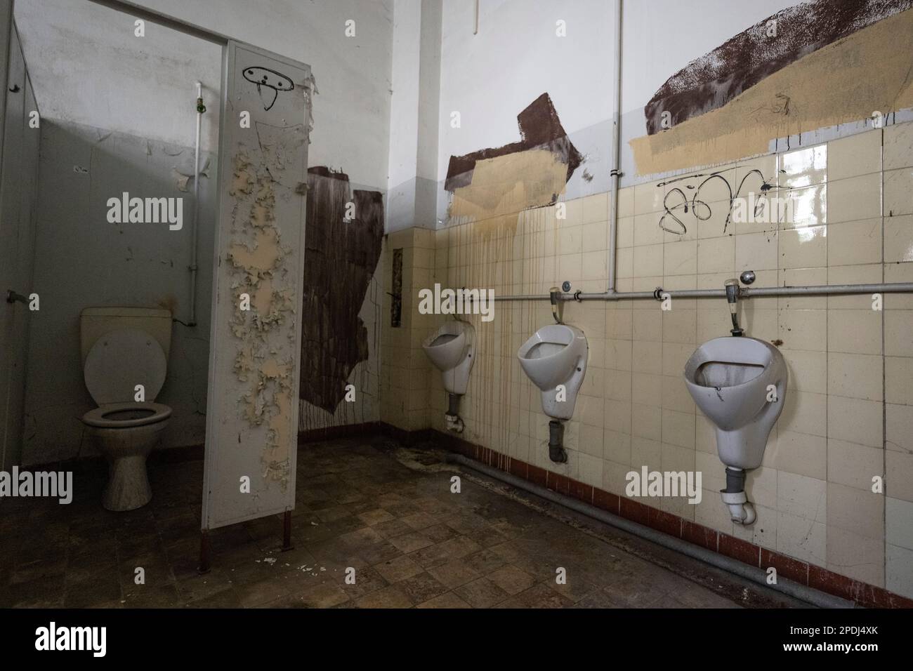 PRODUCTION - 09 March 2023, Hesse, Frankfurt/Main: This restroom in the ...