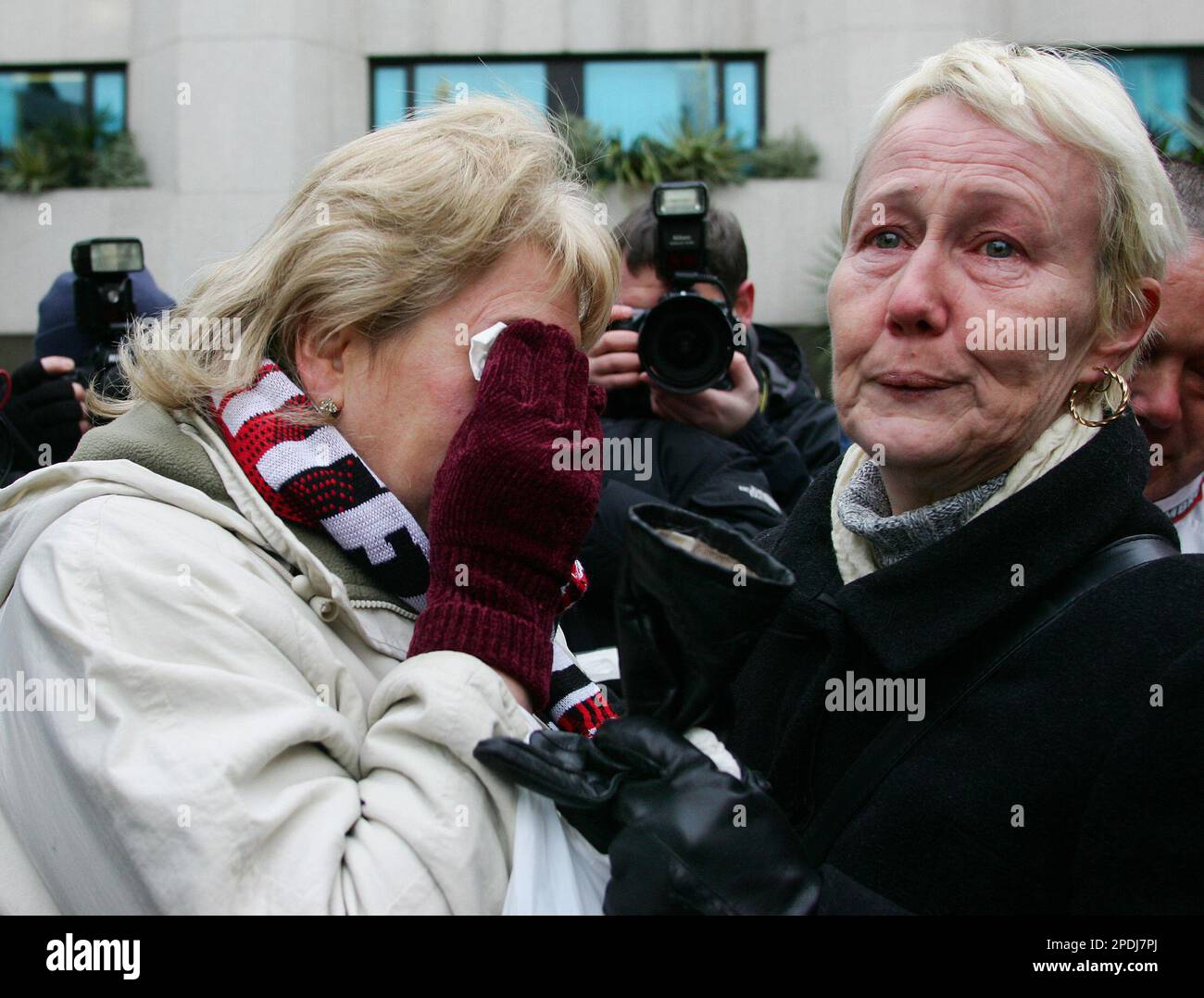 Fans of soccer legend George Best react outside the Cromwell Hospital ...