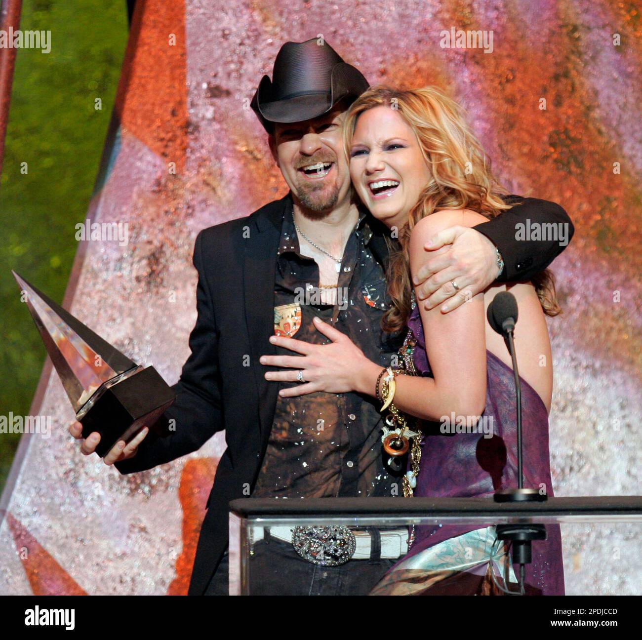 Sugarland members Kristian Bush, left, and Jennifer Nettles accept the ...