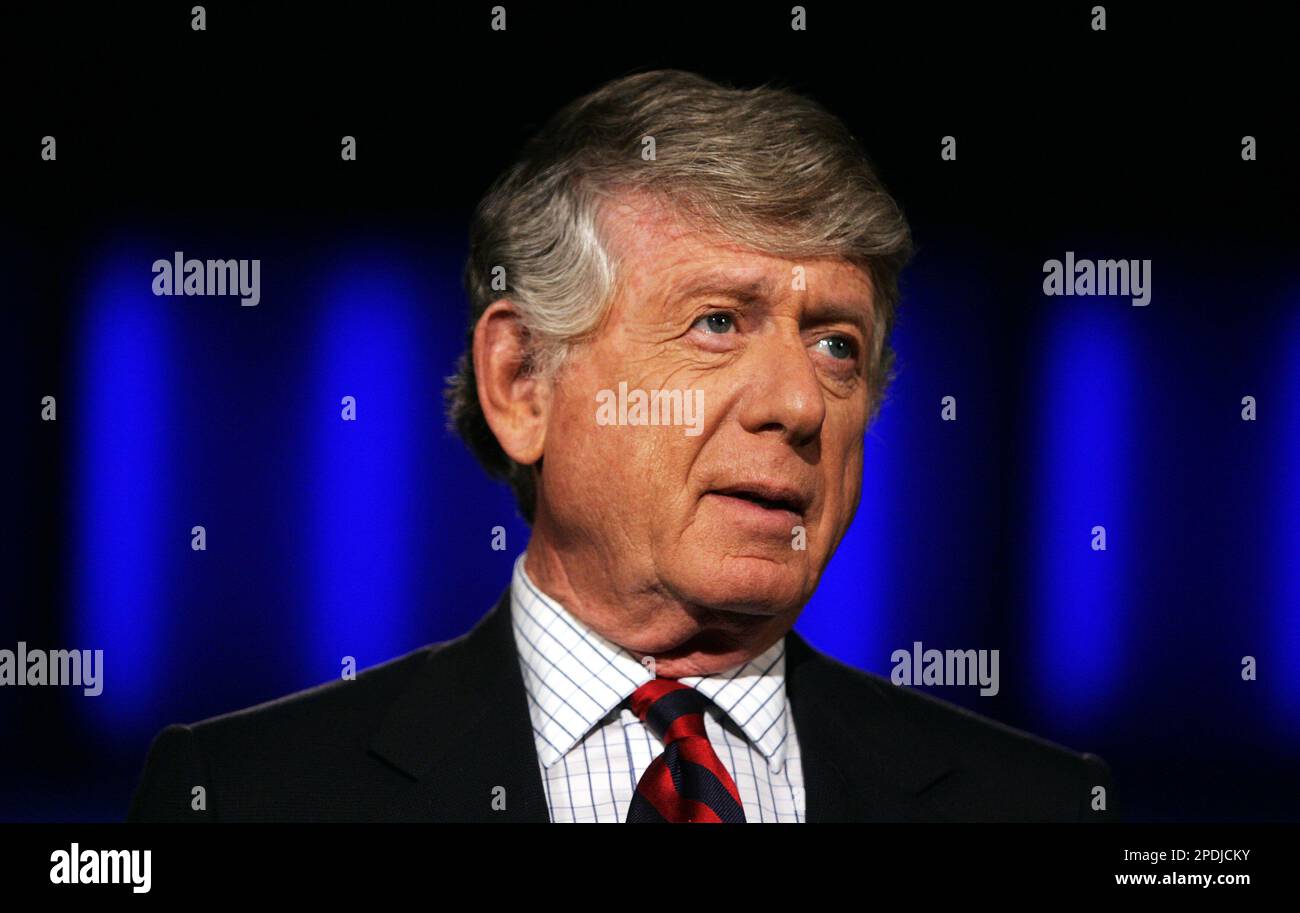 "Nightline" anchor Ted Koppel prepares for the taping of his last ...