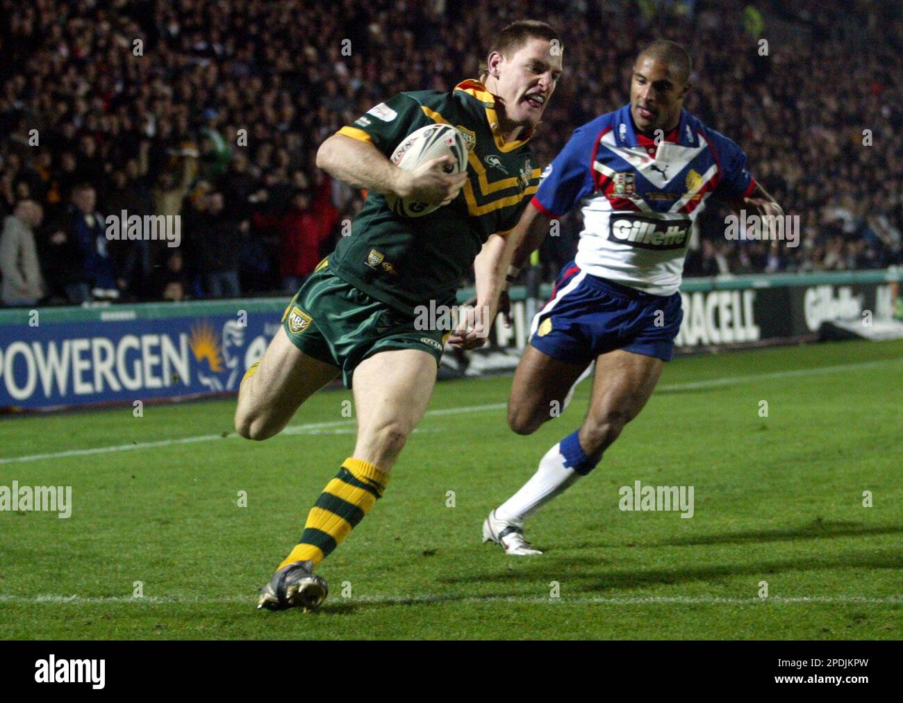 Great Britain's Chev Walker can't stop Australia's Brent tate crossing ...