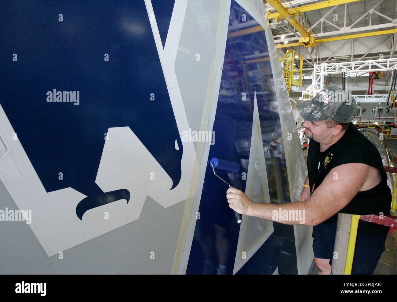 ** ADVANCE FOR MONDAY, NOV. 21 ** American Airlines worker Larry Cates ...