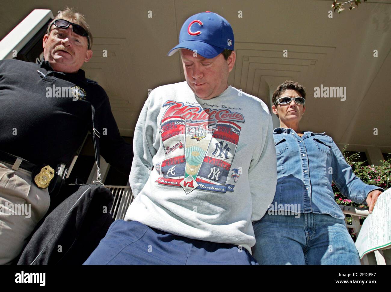Palo Alto Police take into custody Scott Davis, center, in Palo Alto ...