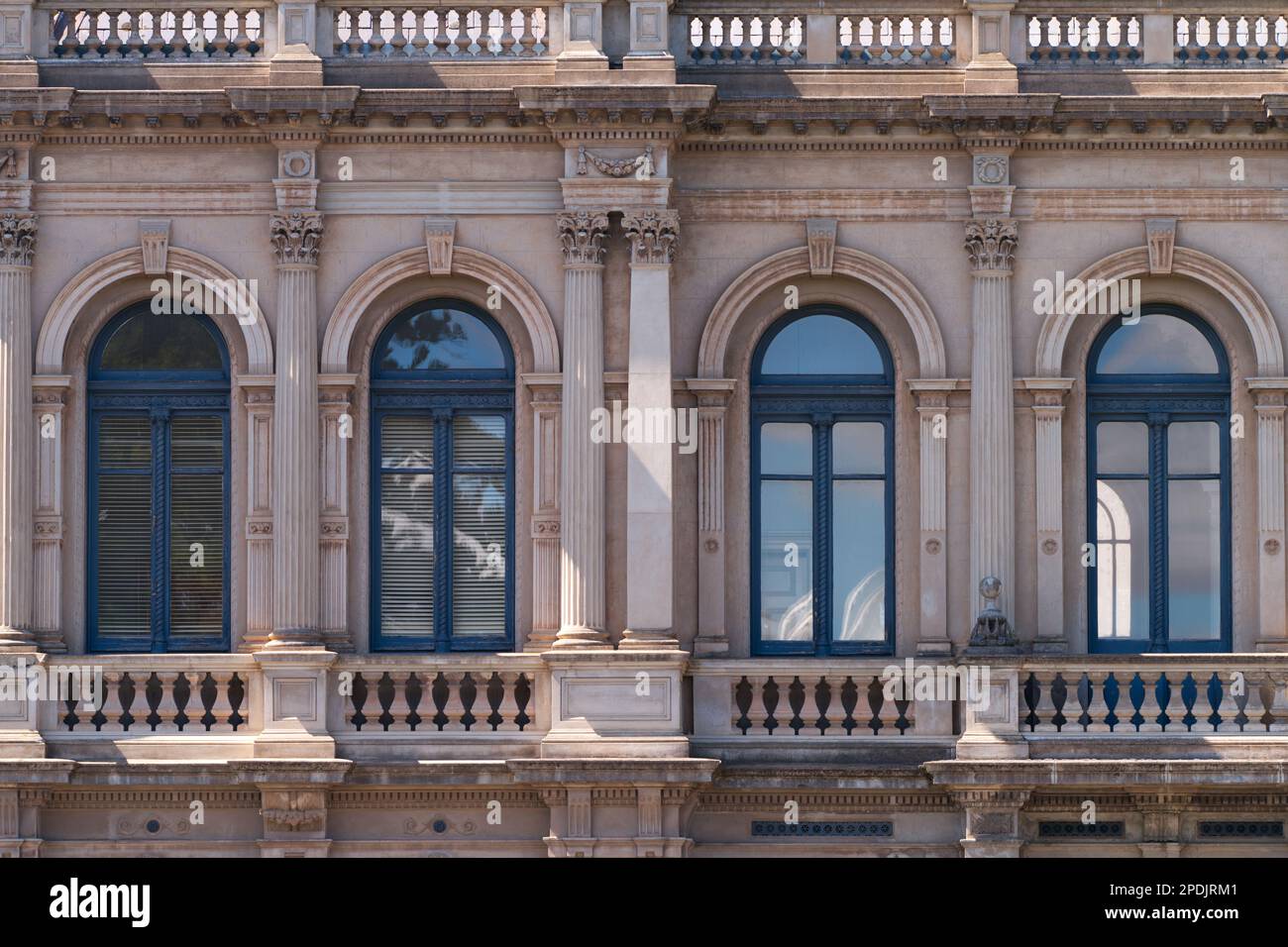 Building architecture exterior view of Bendigo courthouse, Victoria ...