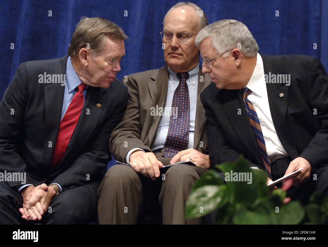 Sen. Craig Thomas, R-Wyo., left, talks with Sen. Larry Craig, R-Idaho ...