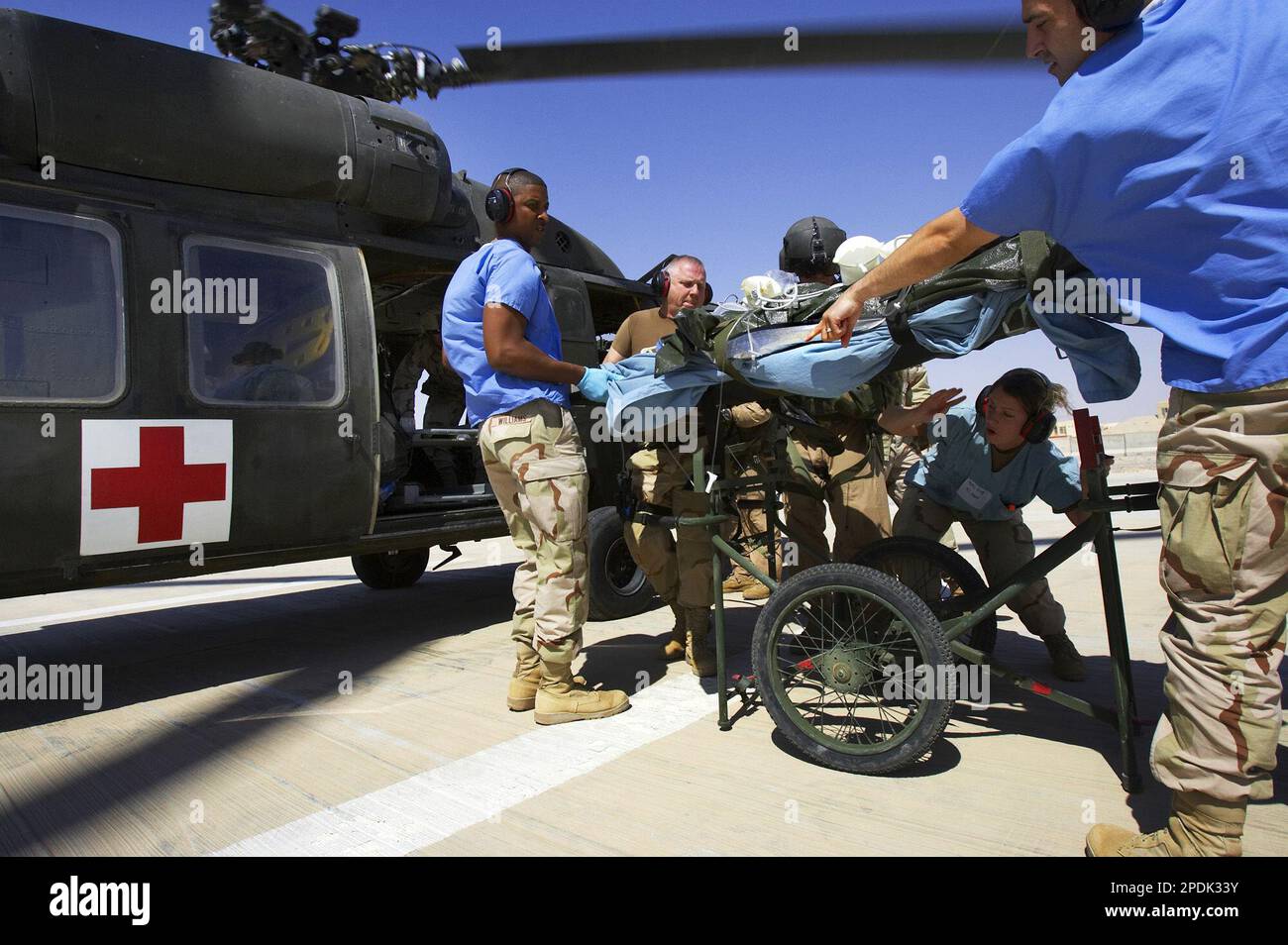 **ADVANCE FOR SUNDAY, NOV. 20** Personnel from a US Army hospital load ...