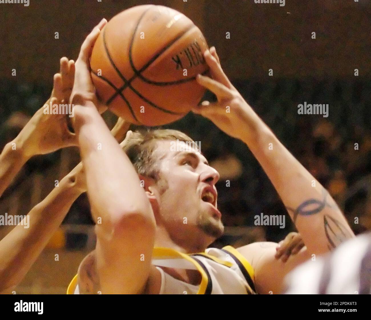 West Virginia University center Kevin Pittsnogle (34) goes up for two ...