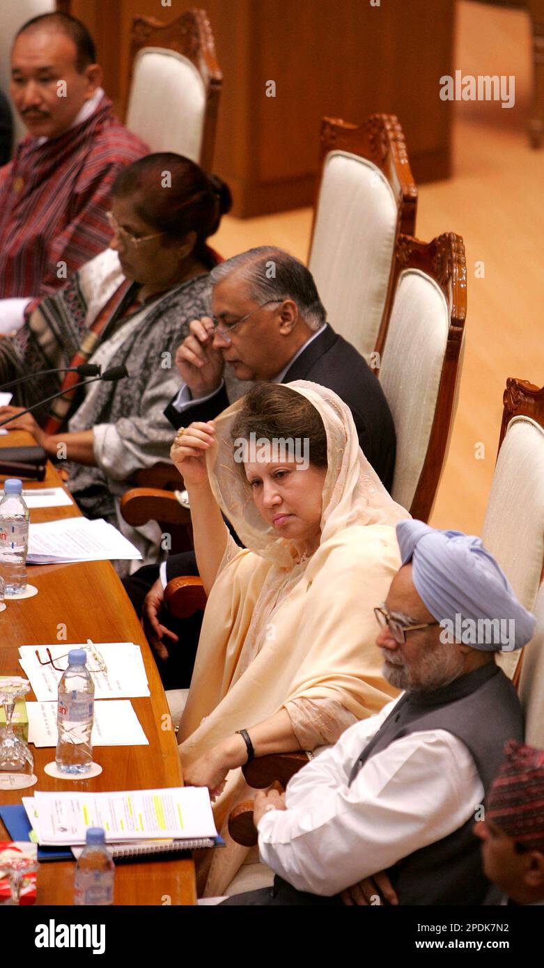South Asian leaders, from front to rear, Indian Prime Minister Manmohan ...