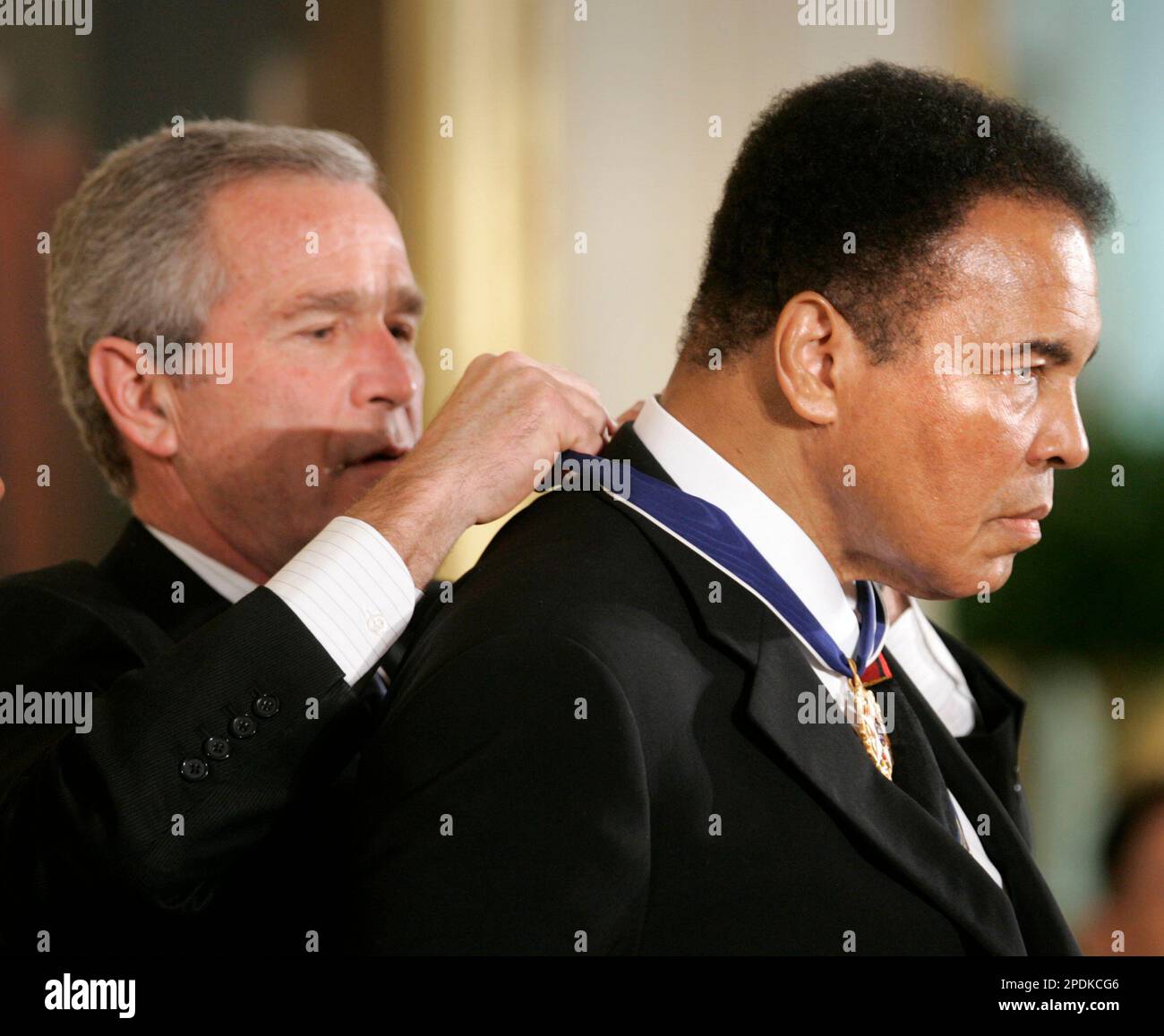 President Bush awards boxing great Muhammad Ali, the Presidential Medal ...