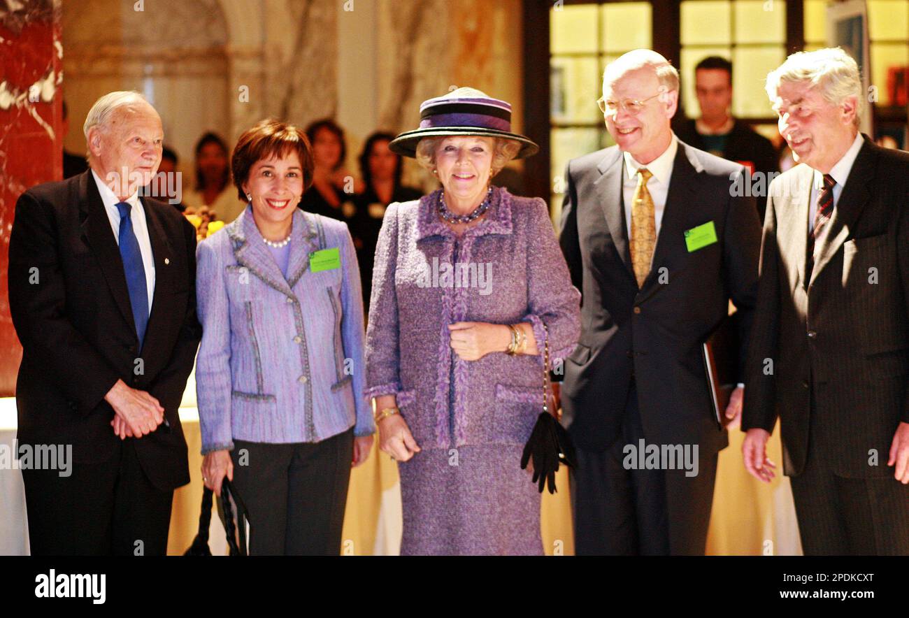 Earth Charter vice chairman Maurice Strong, l-r, secretary Merian ...