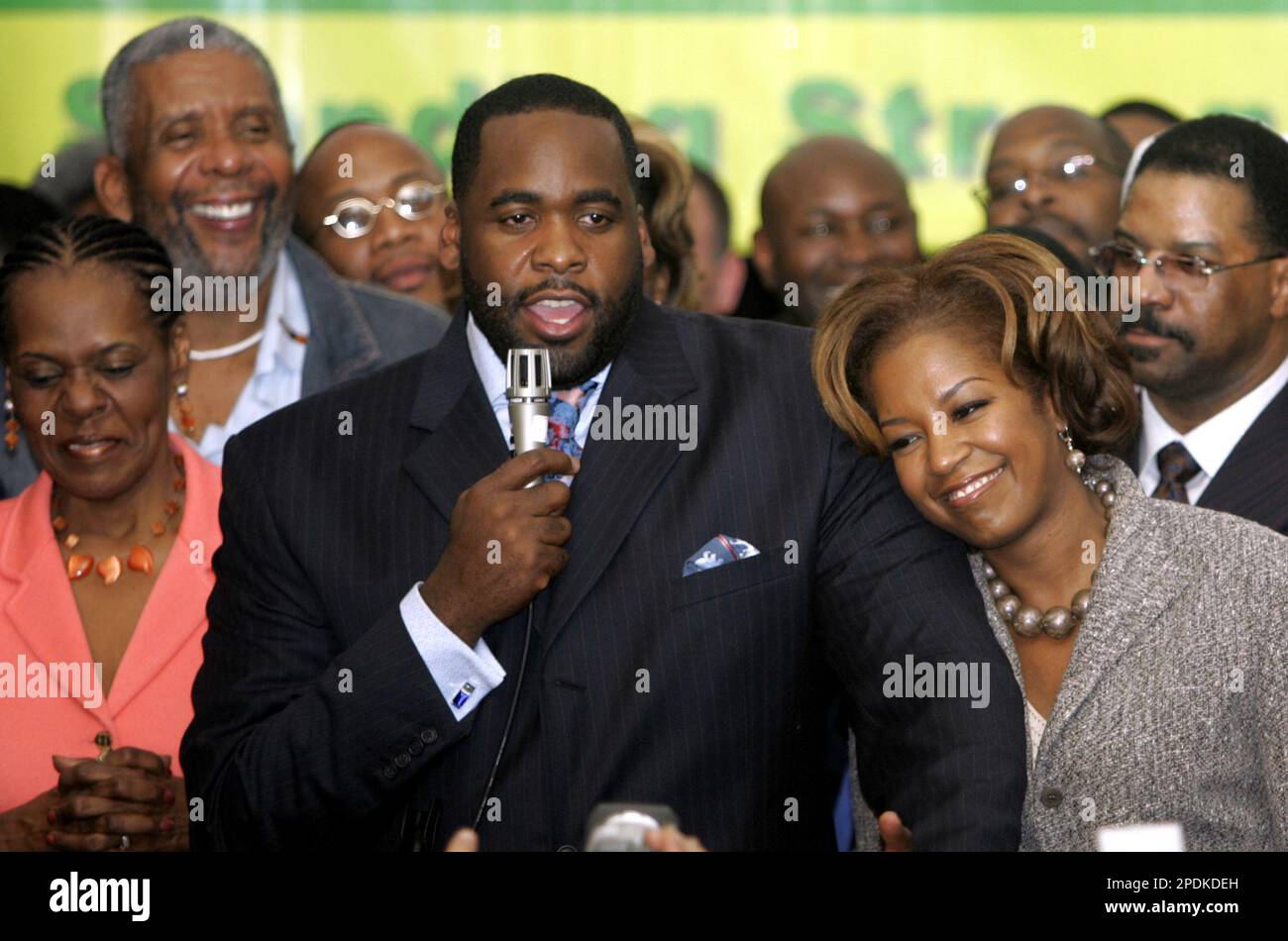 With his wife Carlita on his shoulder, Detroit Mayor Kwame Kilpatrick ...