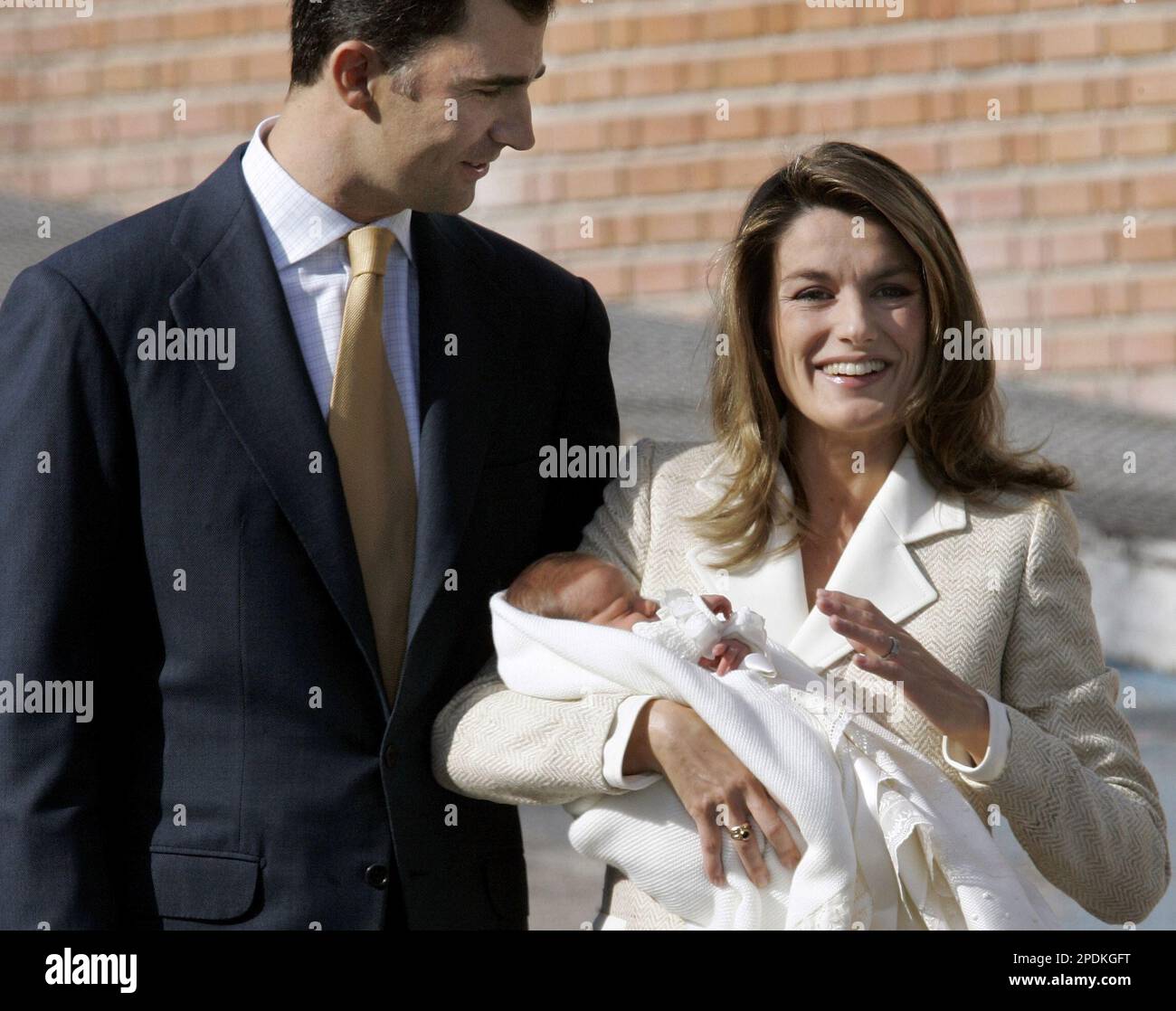 Spanish Crown Prince Felipe, left, and his wife Princess Letizia Ortiz ...