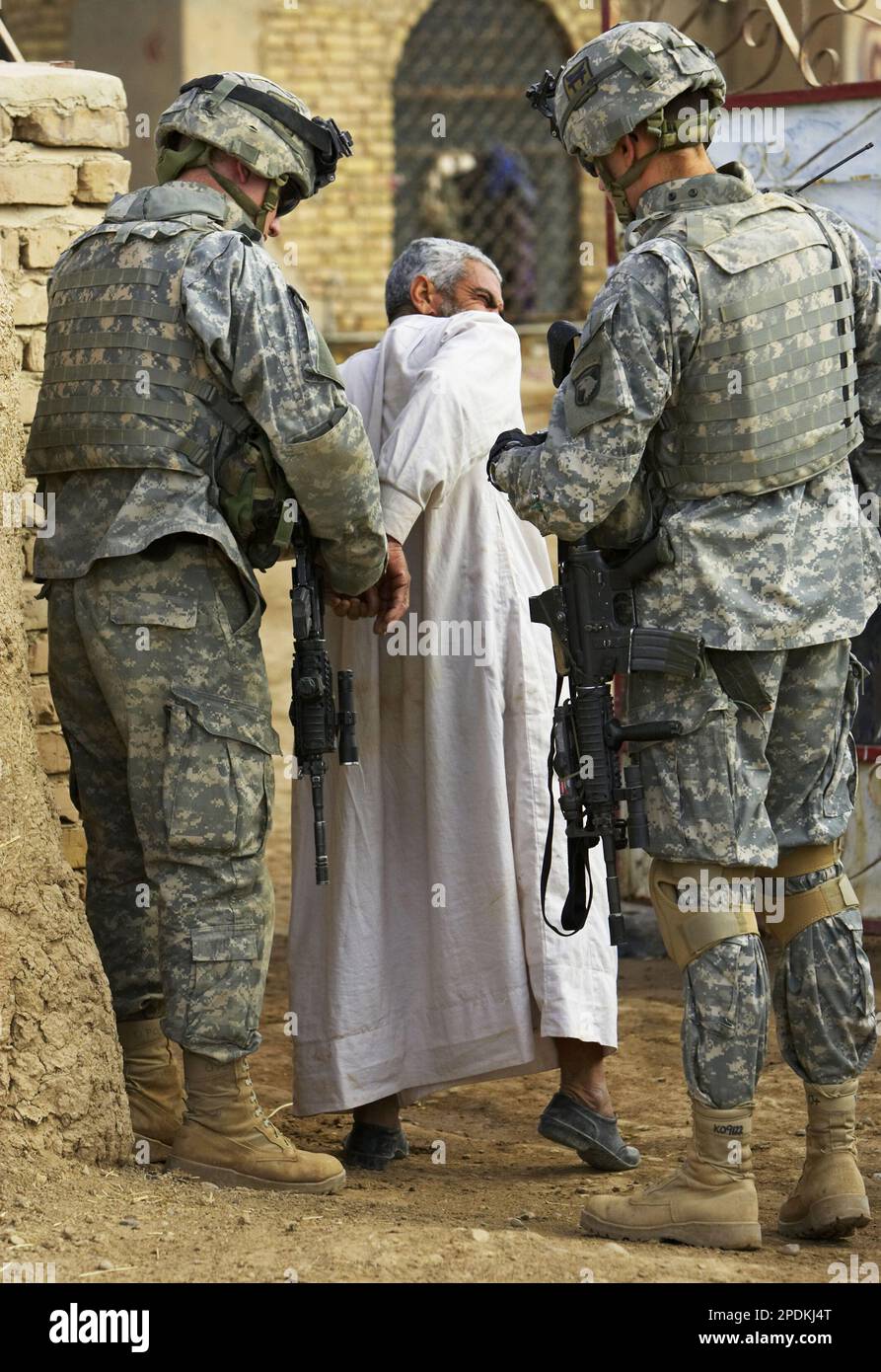 U.S. Army Sgt. Robert Gordon, left, of Woodhull, Illinois and Lt. Matt ...