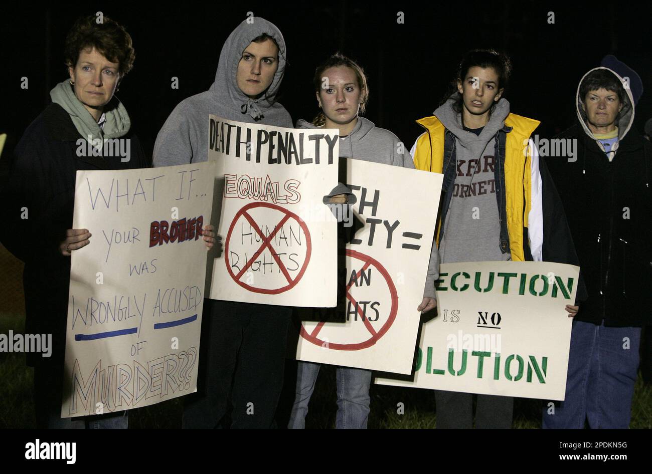 Death penalty opponents stand in silence as they protest at the ...