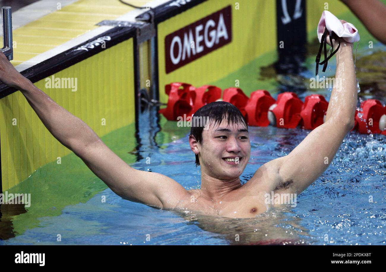 China's Zhang Lin celebrate after winning men's 1,500-meter freestyle ...