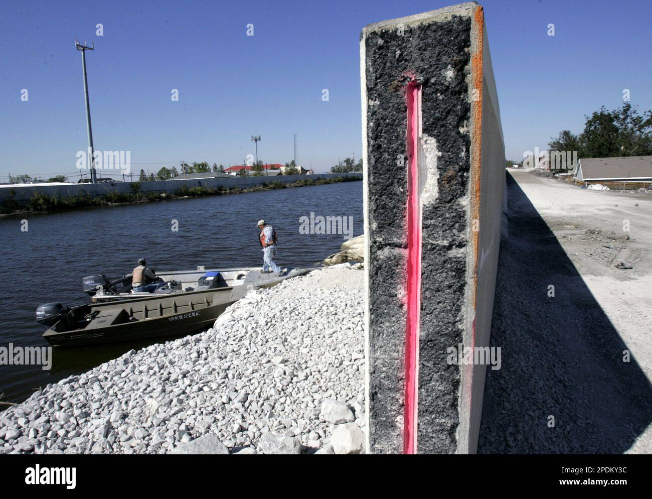 The levee of the 17th Street Canal which breached during Hurricane ...