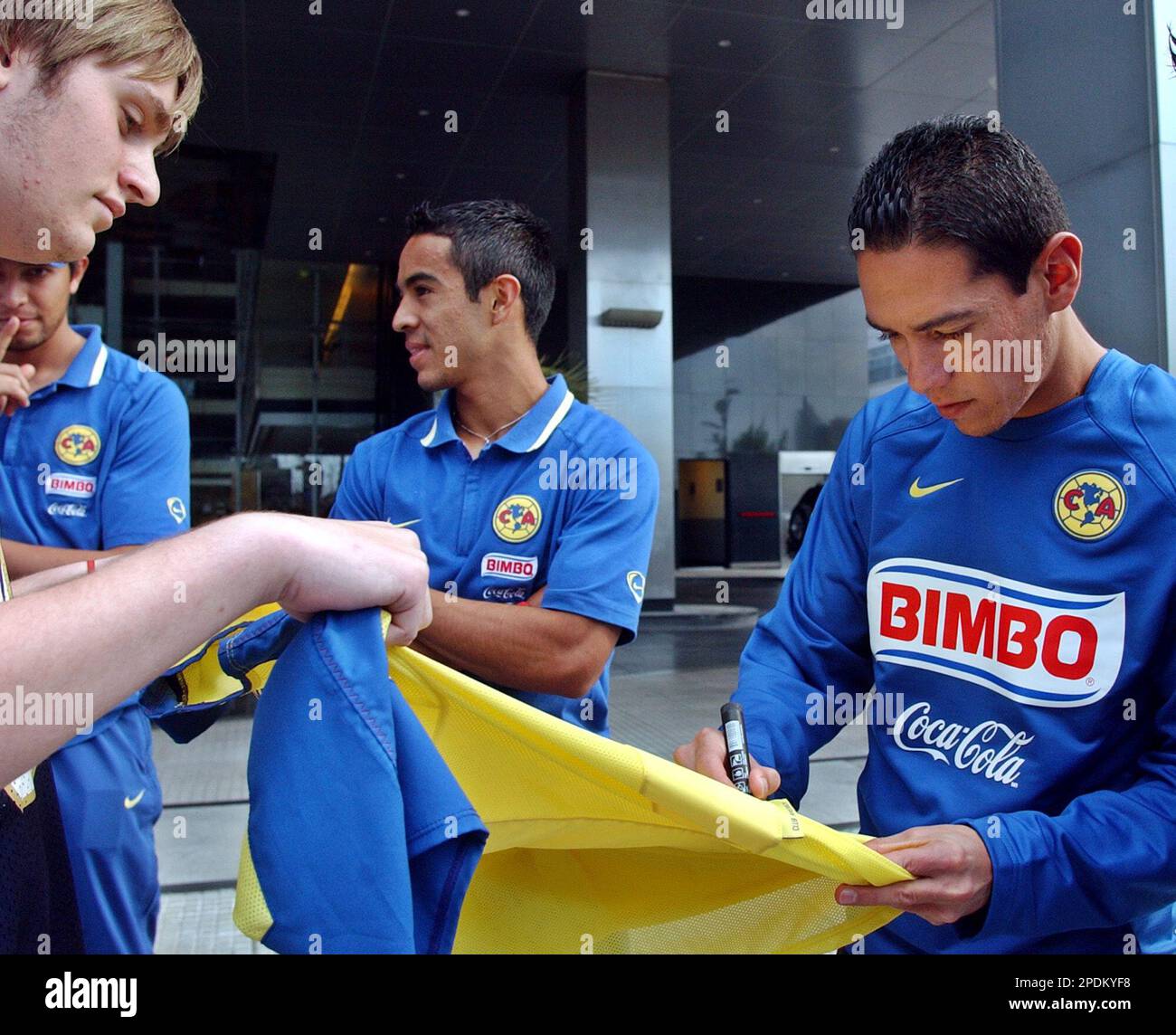 Mexico's America soccer players Oscar Rojas, right, signs a jersey ...
