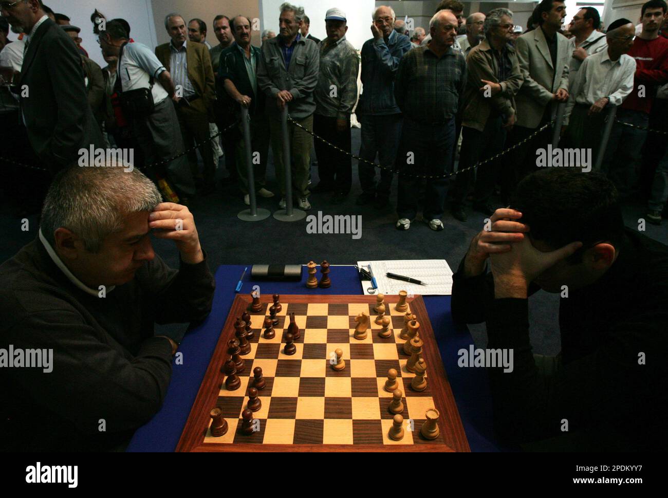 Armenian Rafael Vaganian, left, and Michael Roiz from Israel start the ...