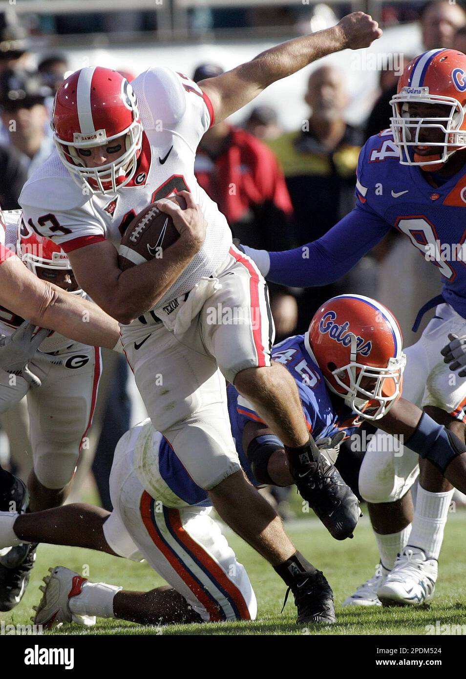 Georgia quarterback Joe Tereshinski, left, runs for second-quarter ...