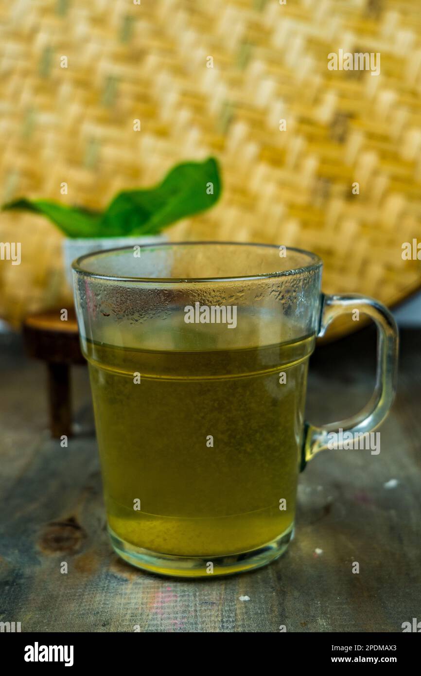 Bay leaf hi-res stock photography and images - Alamy