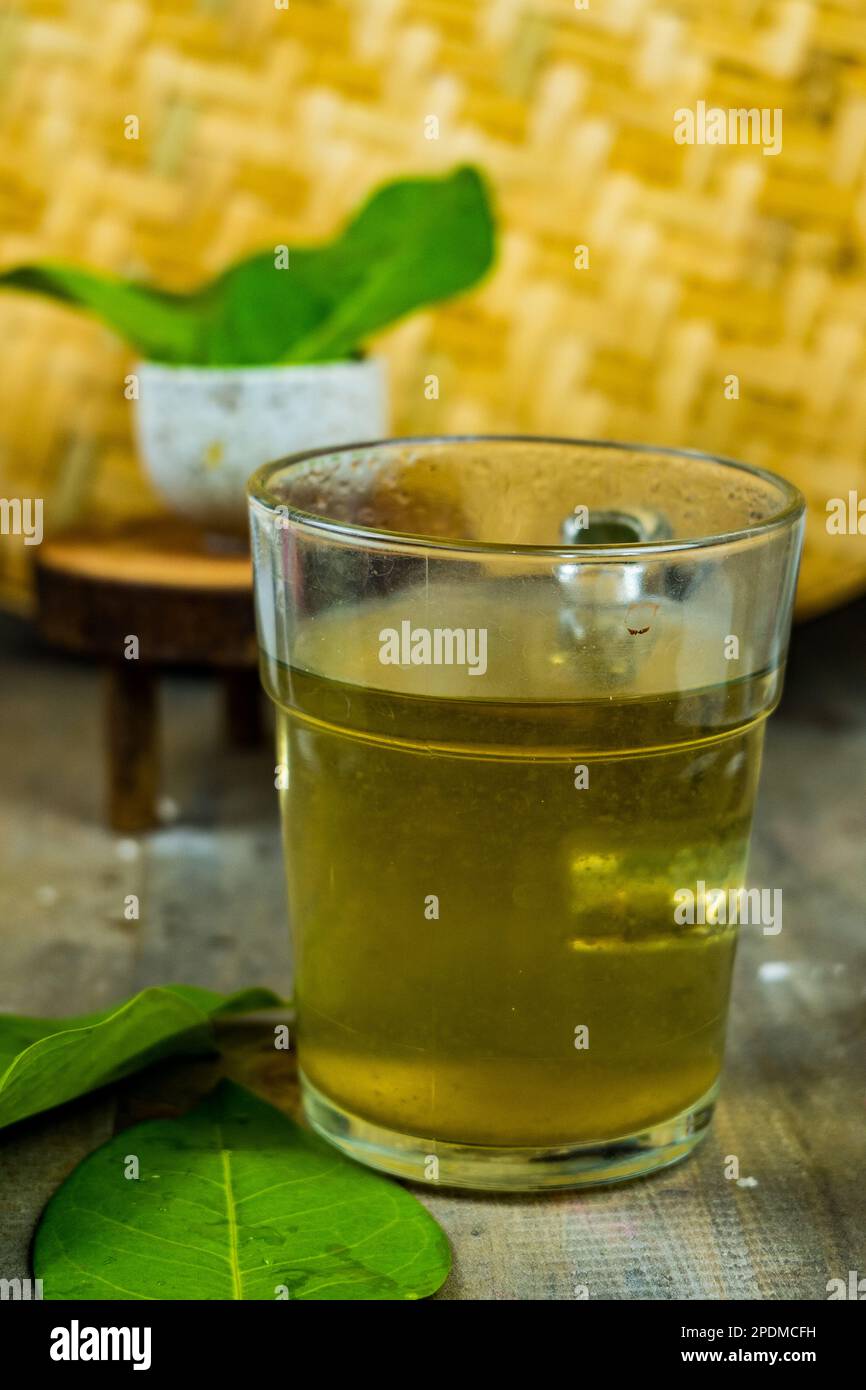 Bay leaf hi-res stock photography and images - Alamy