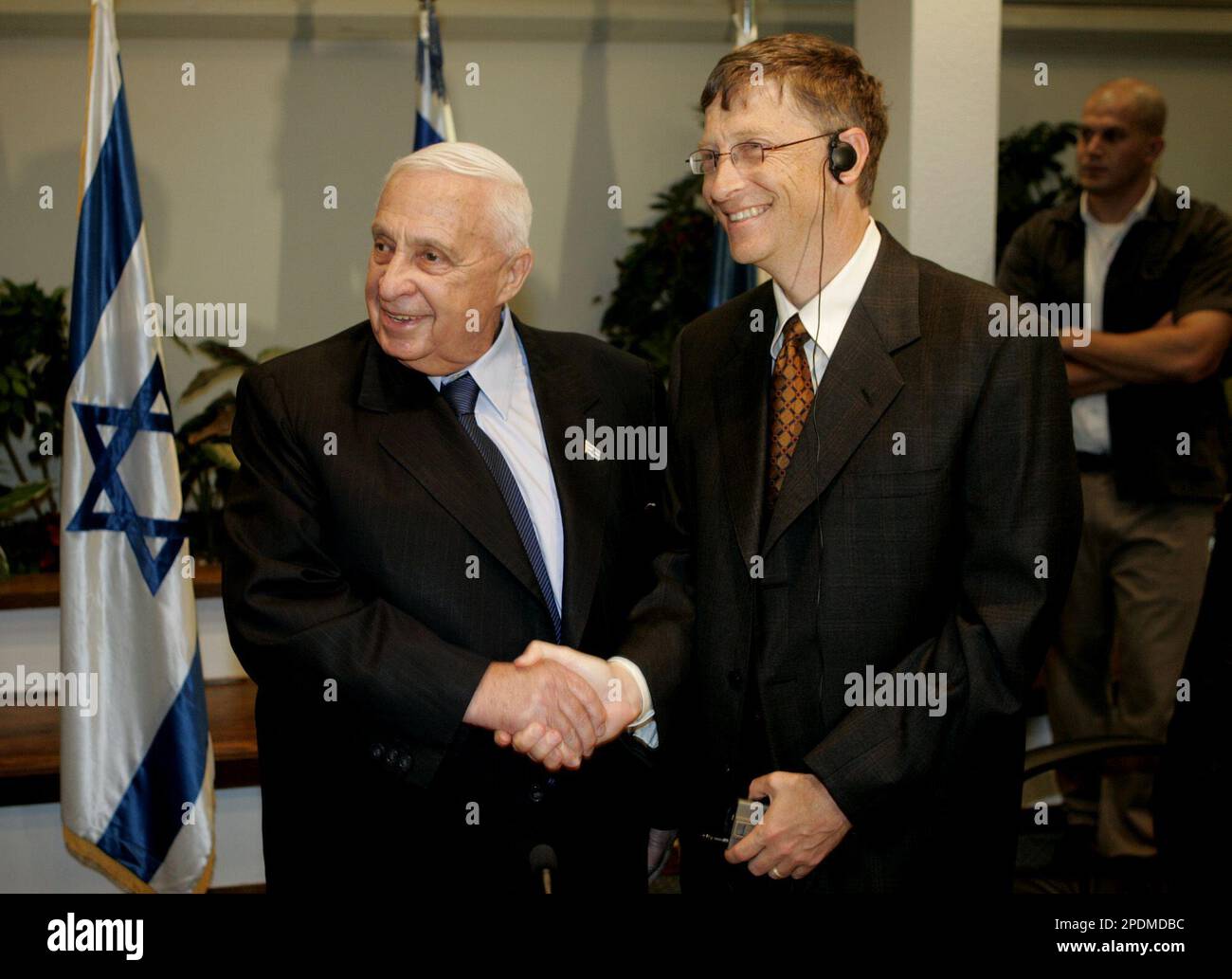 Israeli Prime Minister Ariel Sharon, left, shakes hands with Microsoft ...