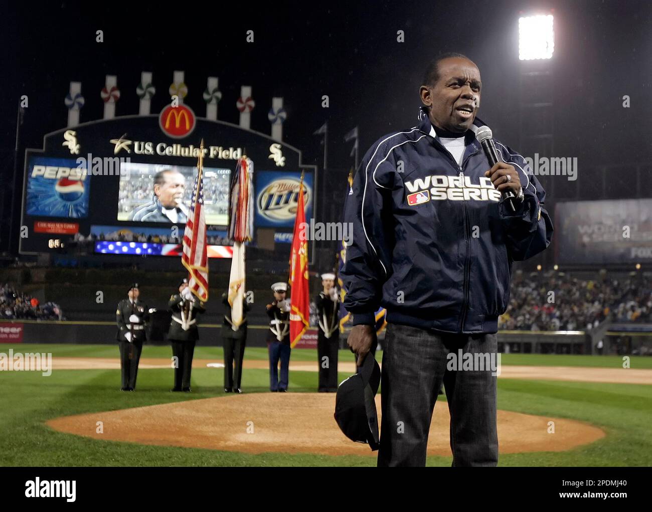 Singer Lou Rawls sings the national anthem before Game 2 of the World ...