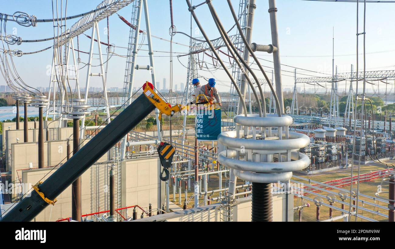 SUZHOU, CHINA - MARCH 15, 2023 - Construction workers overhaul ...