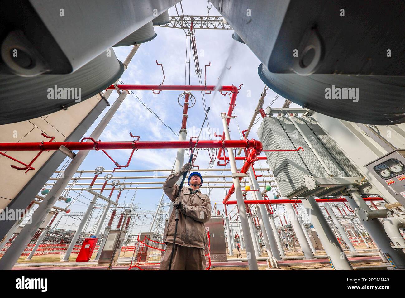 SUZHOU, CHINA - MARCH 15, 2023 - Construction workers overhaul ...