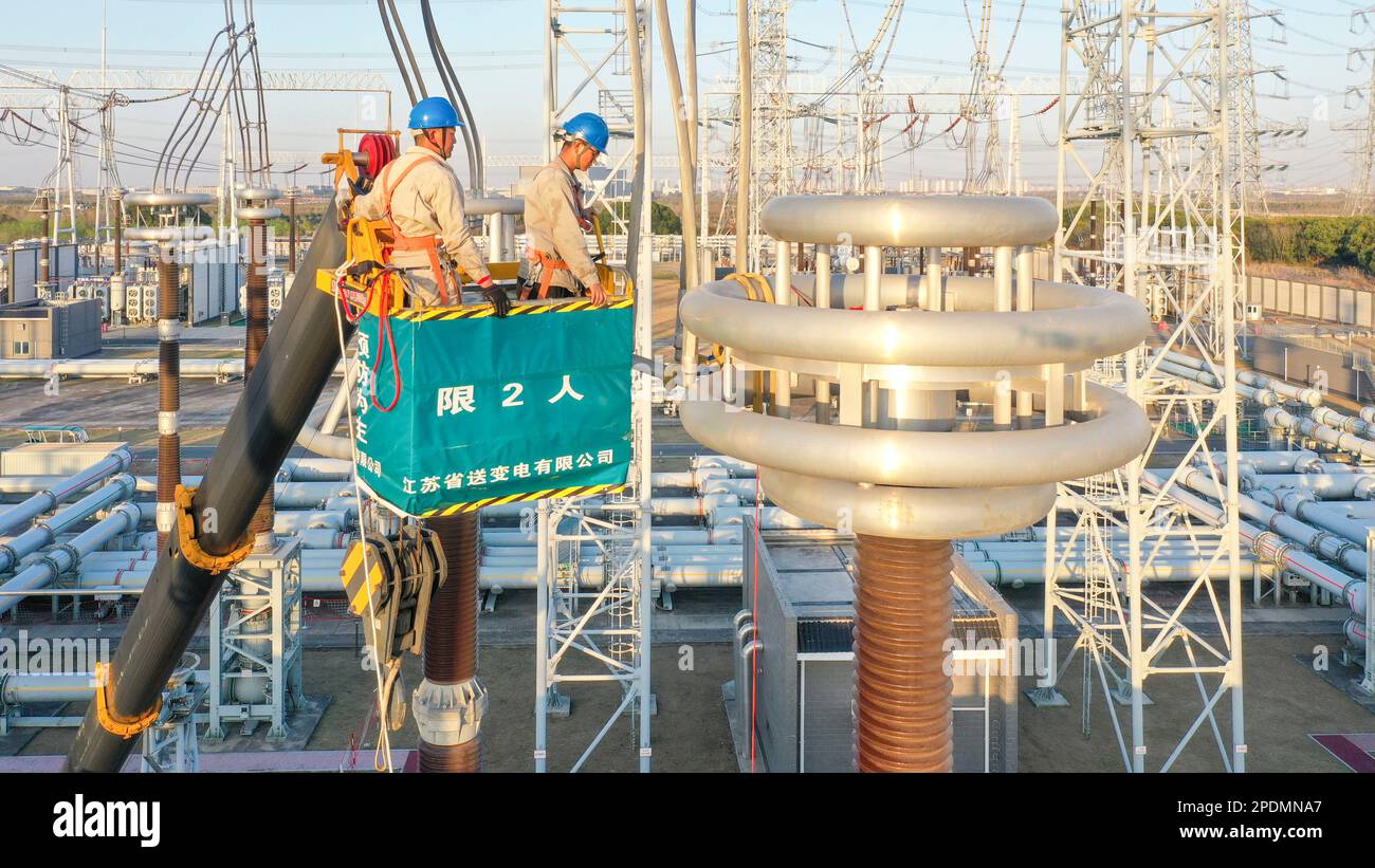 SUZHOU, CHINA - MARCH 15, 2023 - Construction workers overhaul ...