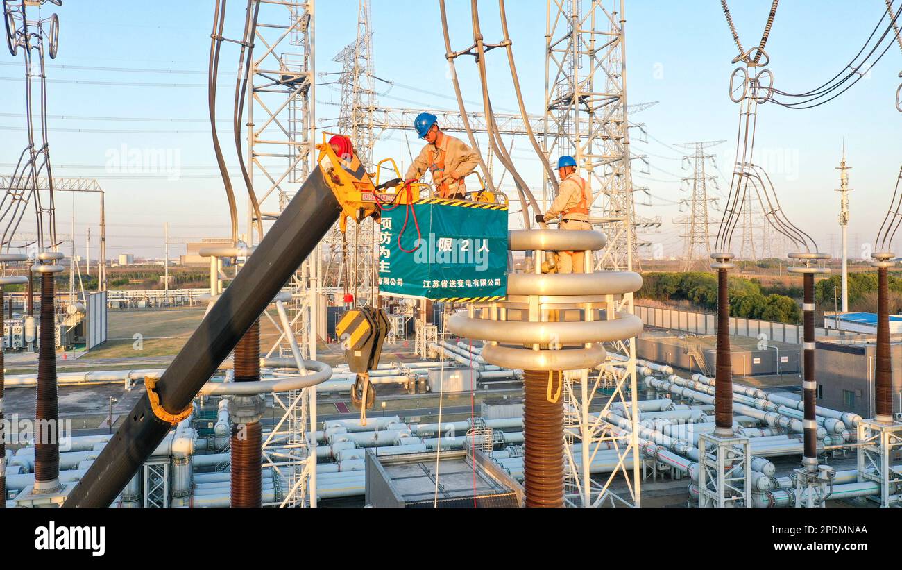 SUZHOU, CHINA - MARCH 15, 2023 - Construction workers overhaul ...