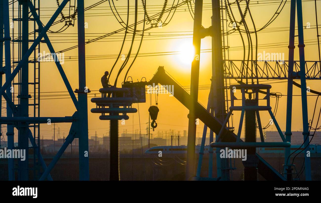 SUZHOU, CHINA - MARCH 15, 2023 - Construction workers overhaul ...