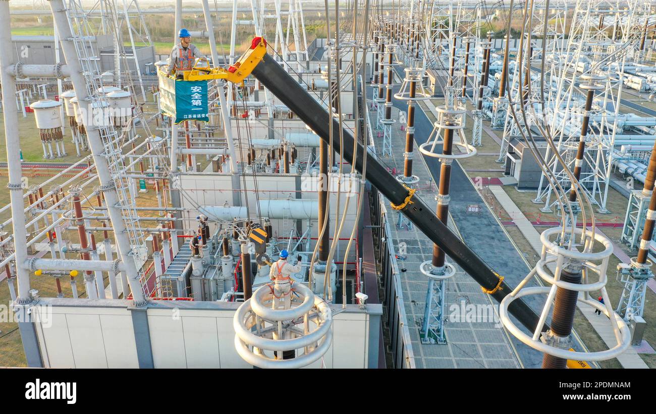 SUZHOU, CHINA - MARCH 15, 2023 - Construction workers overhaul ...