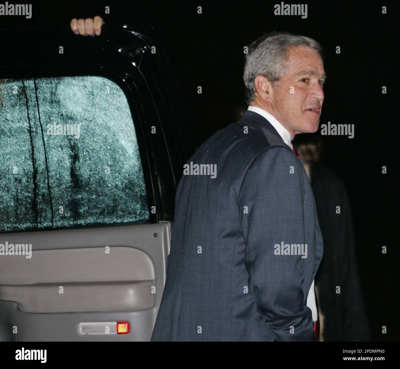 Returning from an overnight trip to California, President Bush boards ...