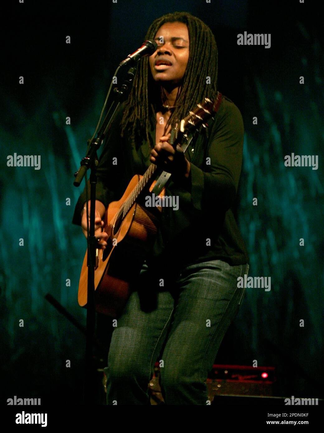 Boston based singer/songwriter Tracy Chapman performs at the Orpheum ...