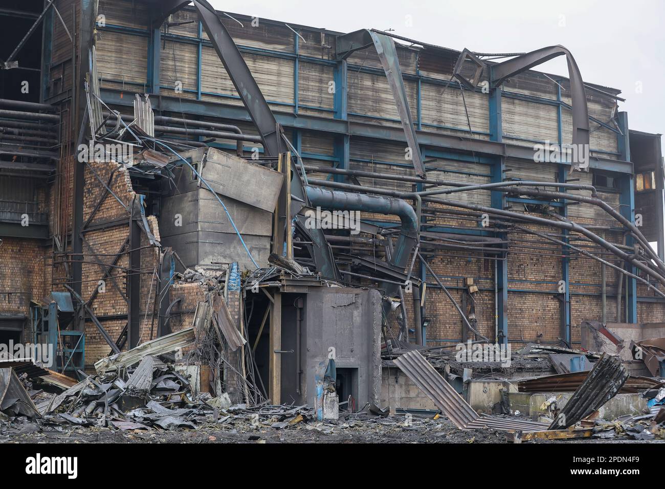 Demolition engine hi-res stock photography and images - Alamy