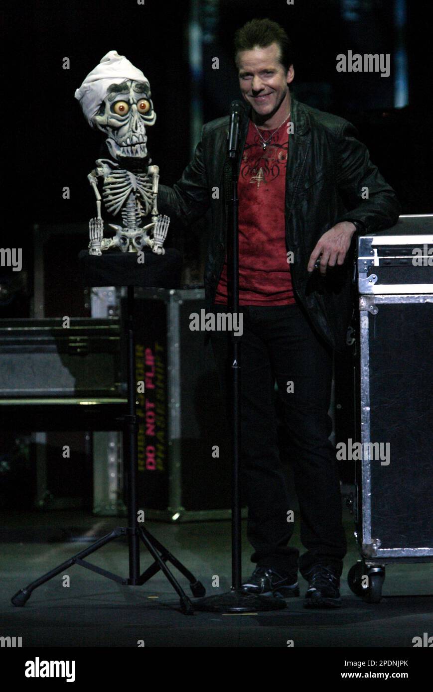 Jeff Dunham and 'Achmed the Dead Terrorist' Comedian ventiloquist Jeff ...