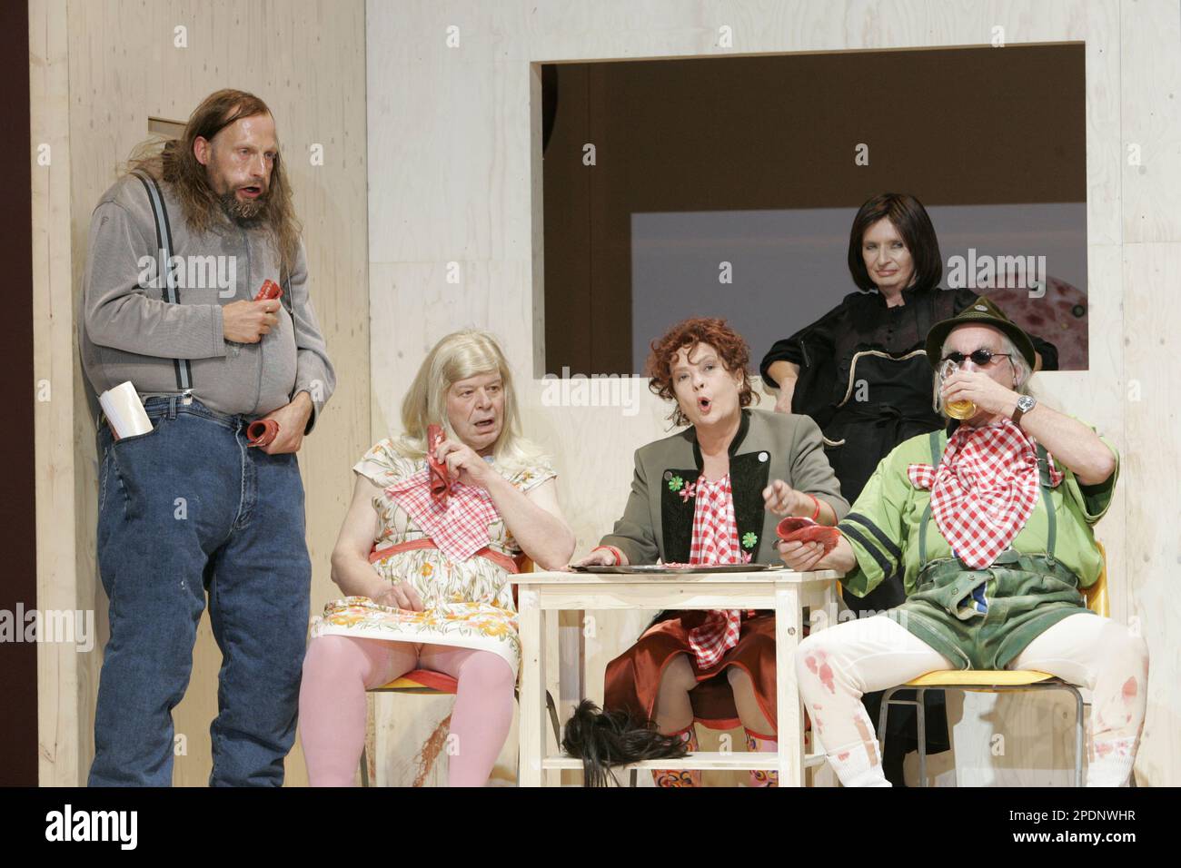 Joachim Meyerhoff als Jesus, und Roland Kender als Geile Alte, Kirsten ...
