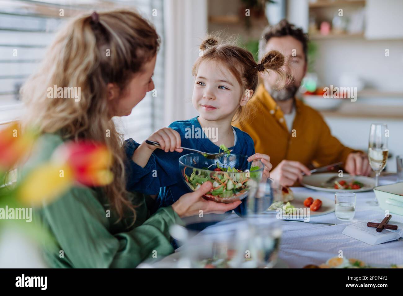 Family eating dinner table easter hi-res stock photography and images ...