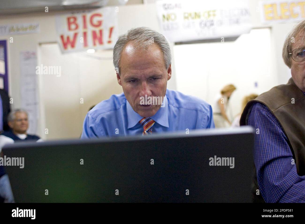Albuquerque Mayor Martin Chavez looks at returns on a computer at his ...