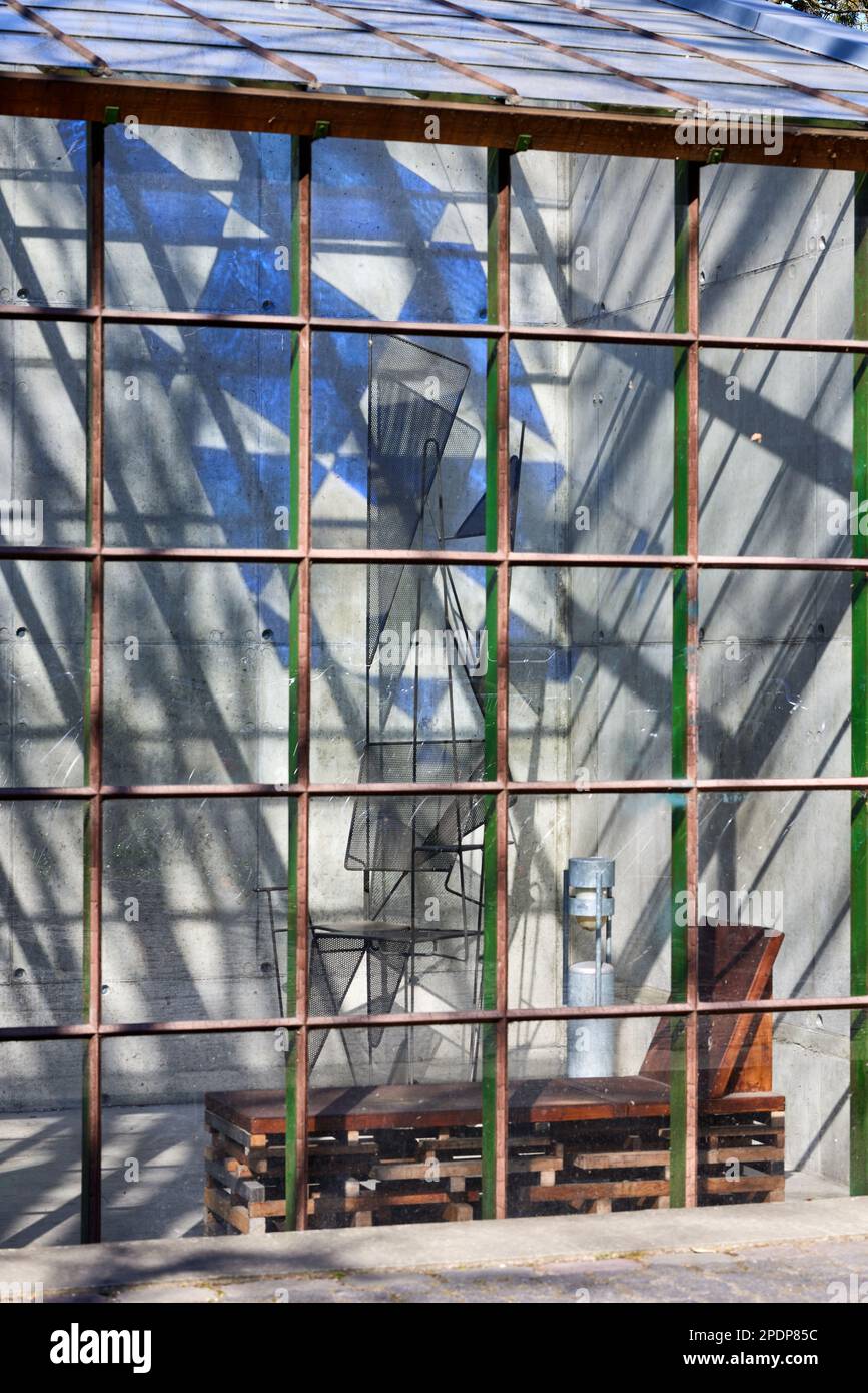 Pavillon (Jørgen Carlo Larsen, 2011), glass and concrete building ...