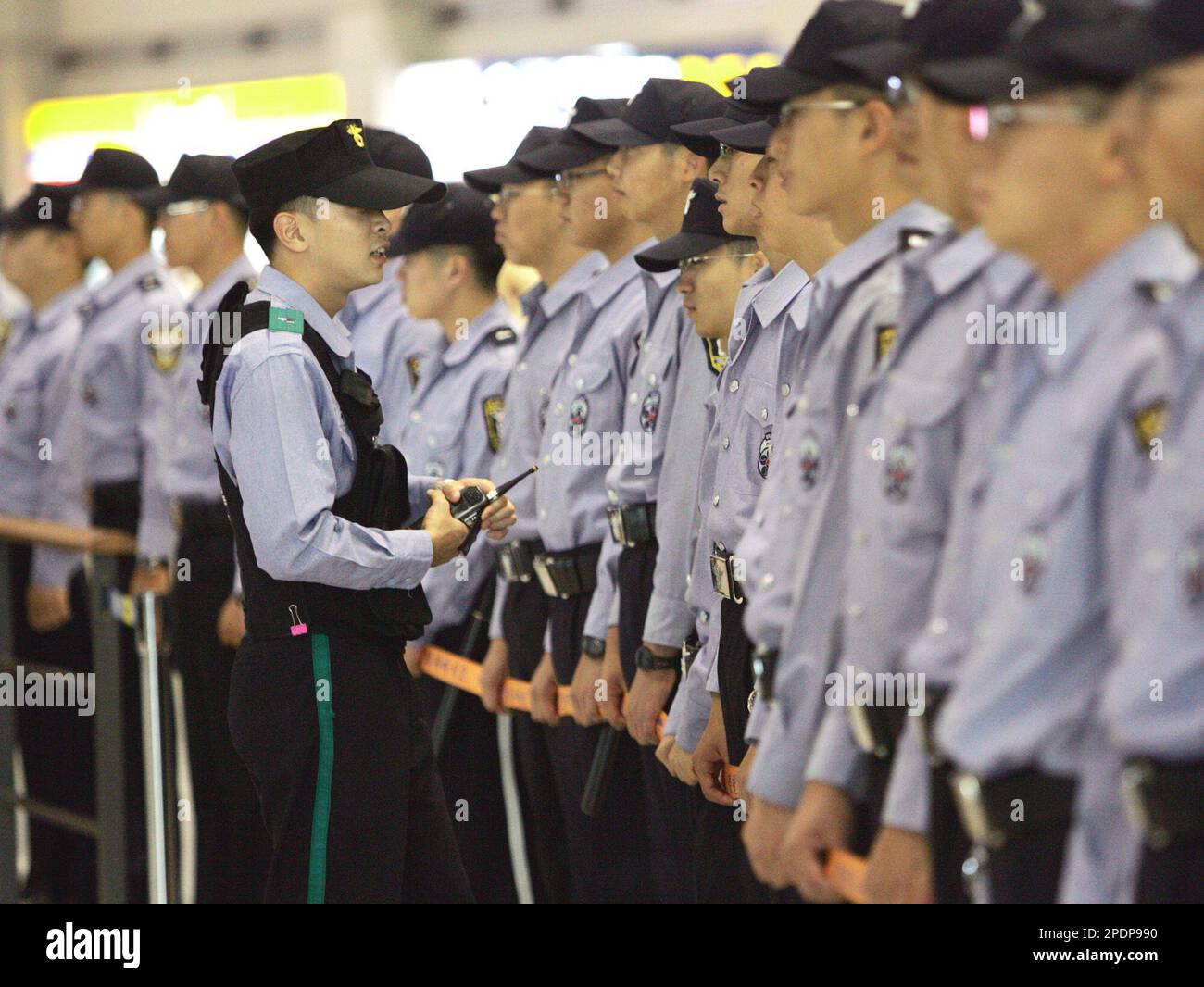 South Korean riot police officers stand guard to protect U.S ...