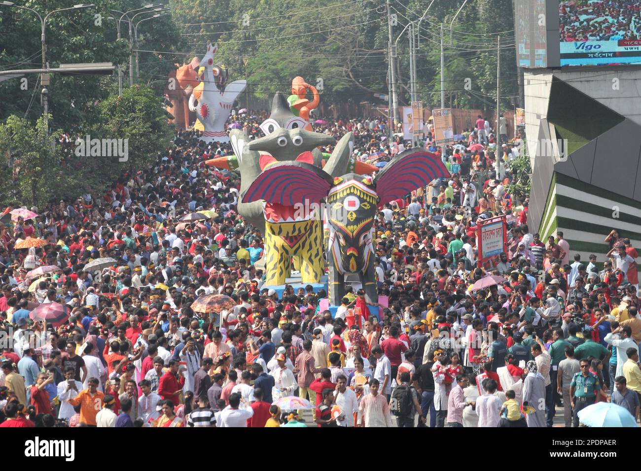 Dhaka, Bangladesh. 14th Apr, 2017. Mangal Shobhajatra, a colourful and ...