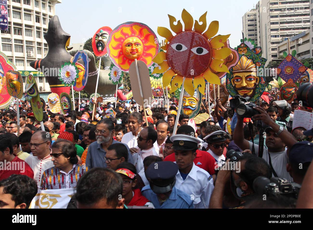 Dhaka, Bangladesh. 14th Apr, 2017. Mangal Shobhajatra, a colourful and ...