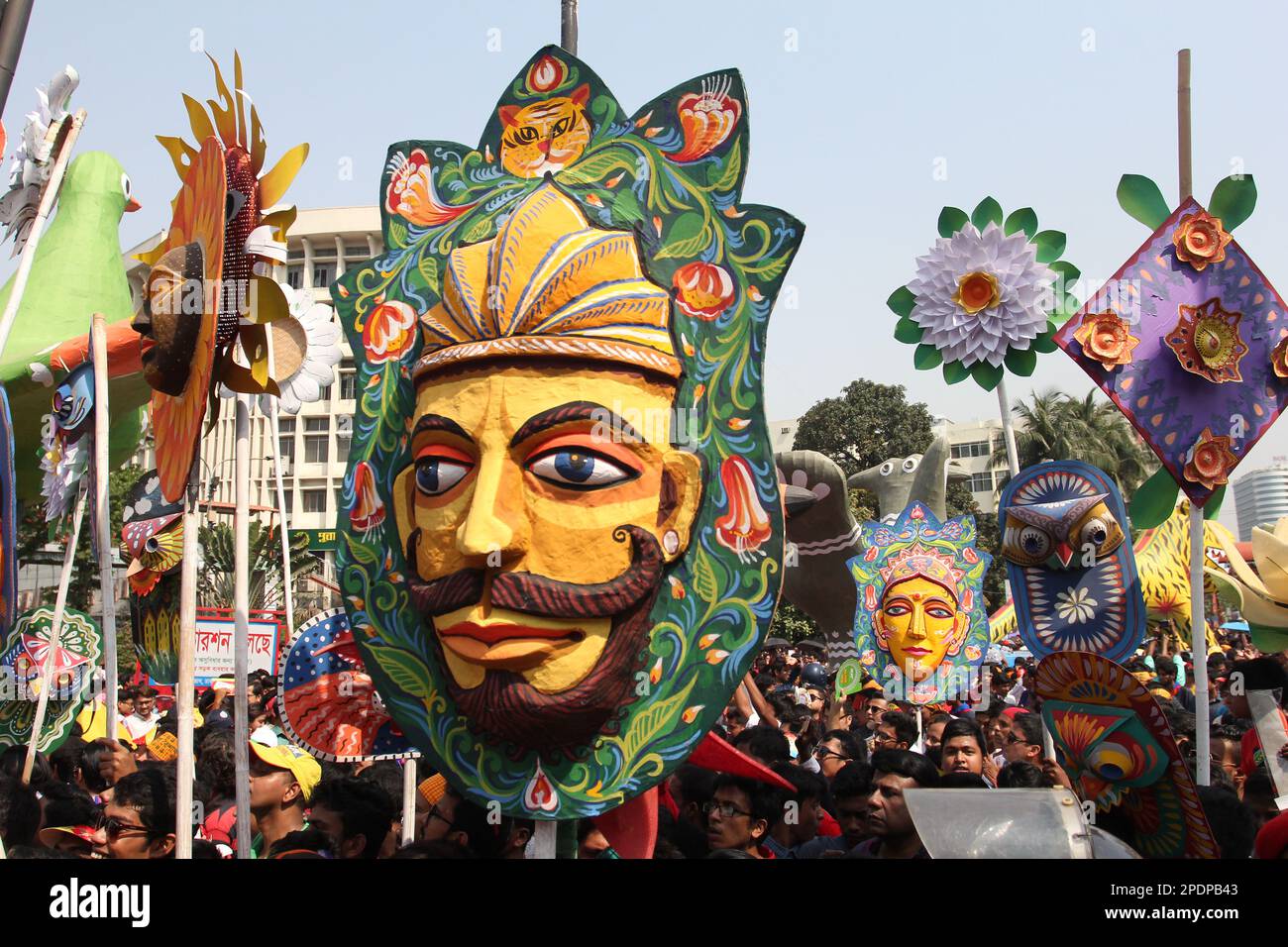 Dhaka, Bangladesh. 14th Apr, 2017. Mangal Shobhajatra, a colourful and ...