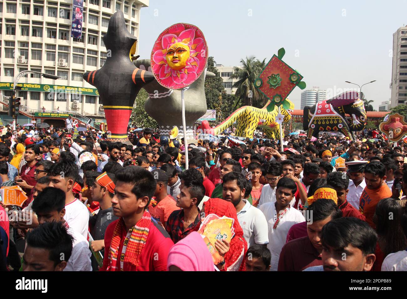 Dhaka, Bangladesh. 14th Apr, 2017. Mangal Shobhajatra, a colourful and ...