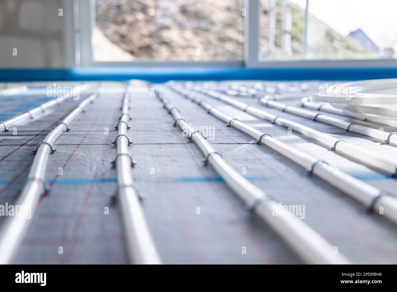 Close-up of pipes for hydronic underfloor heating Stock Photo - Alamy
