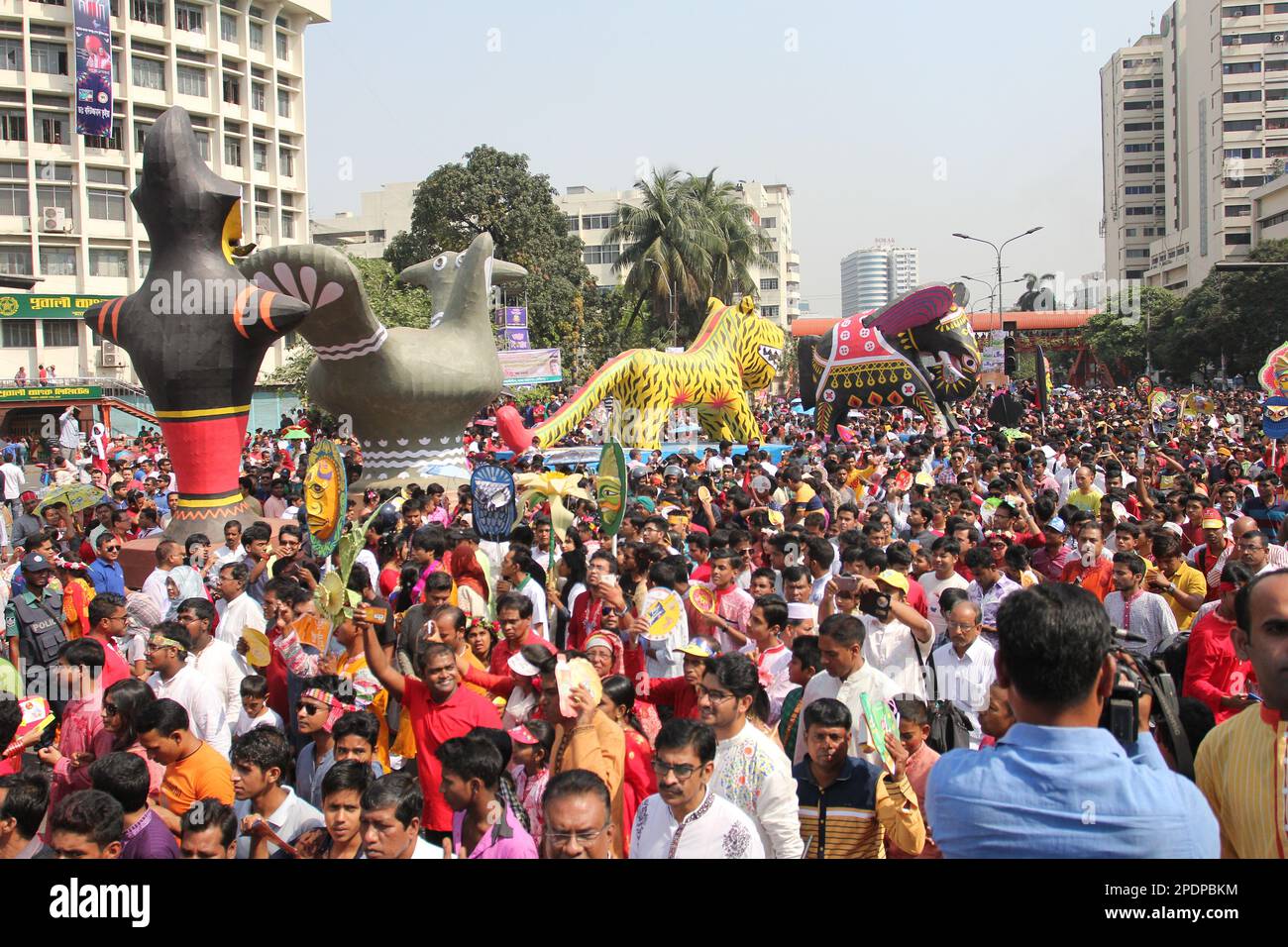 Dhaka, Bangladesh. 14th Apr, 2017. Mangal Shobhajatra, a colourful and ...