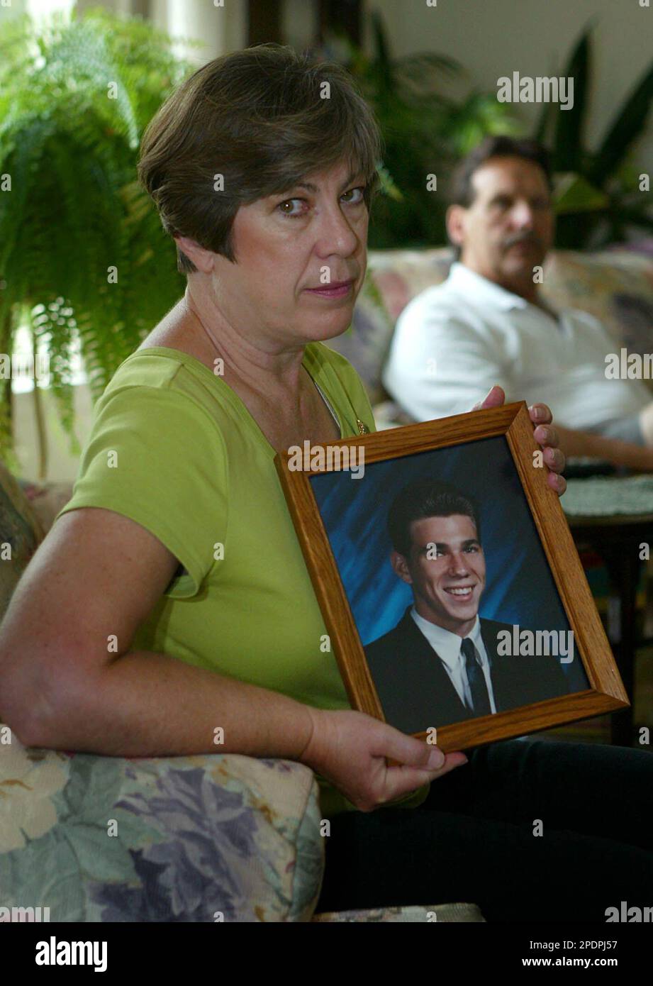 ** ADVANCE FOR MONDAY, OCT. 3 ** Terry Schwan, of Sterling Heights ...